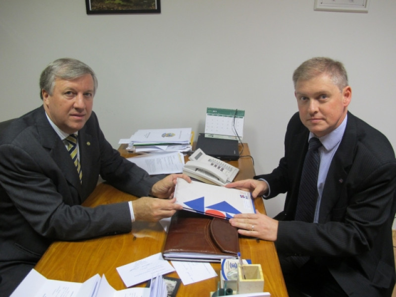 Diretor da ACI e deputado Molling falam sobre o setor industrial