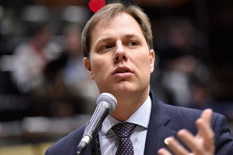 Deputado Lucas Redecker protocola outro projeto de lei proposto pela ACI