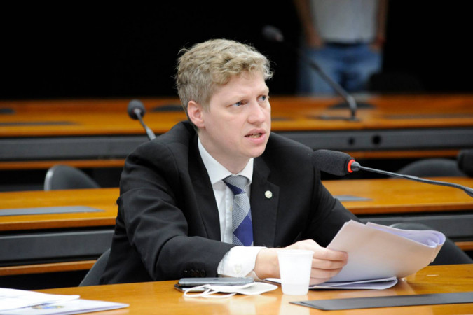 Deputado Marcel van Hattem parabeniza ACI pelos 102 anos